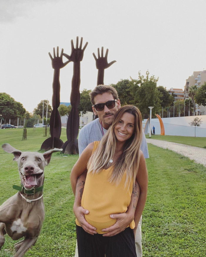 Happy family with a derp boi - 9GAG