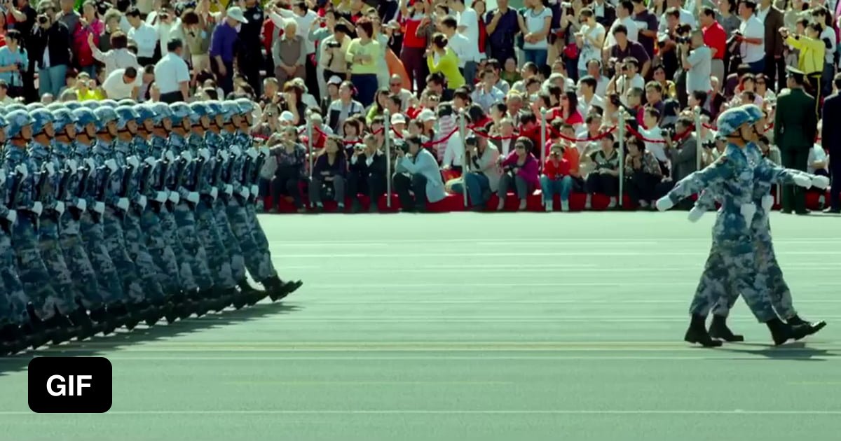 Synchronized Military Marching - 9GAG