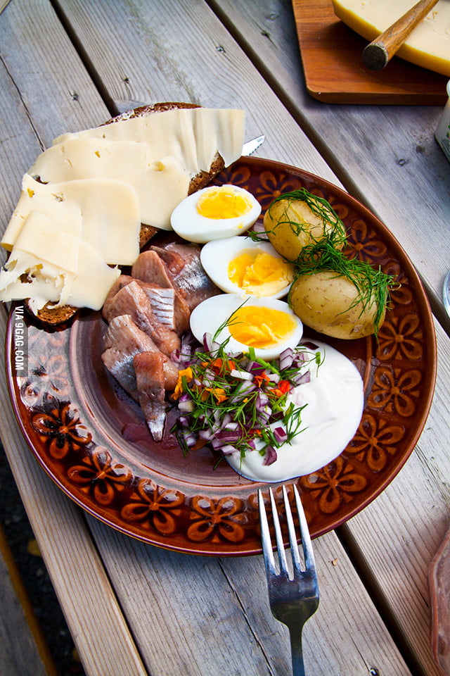 Swedish Midsummer Dinner - 9GAG