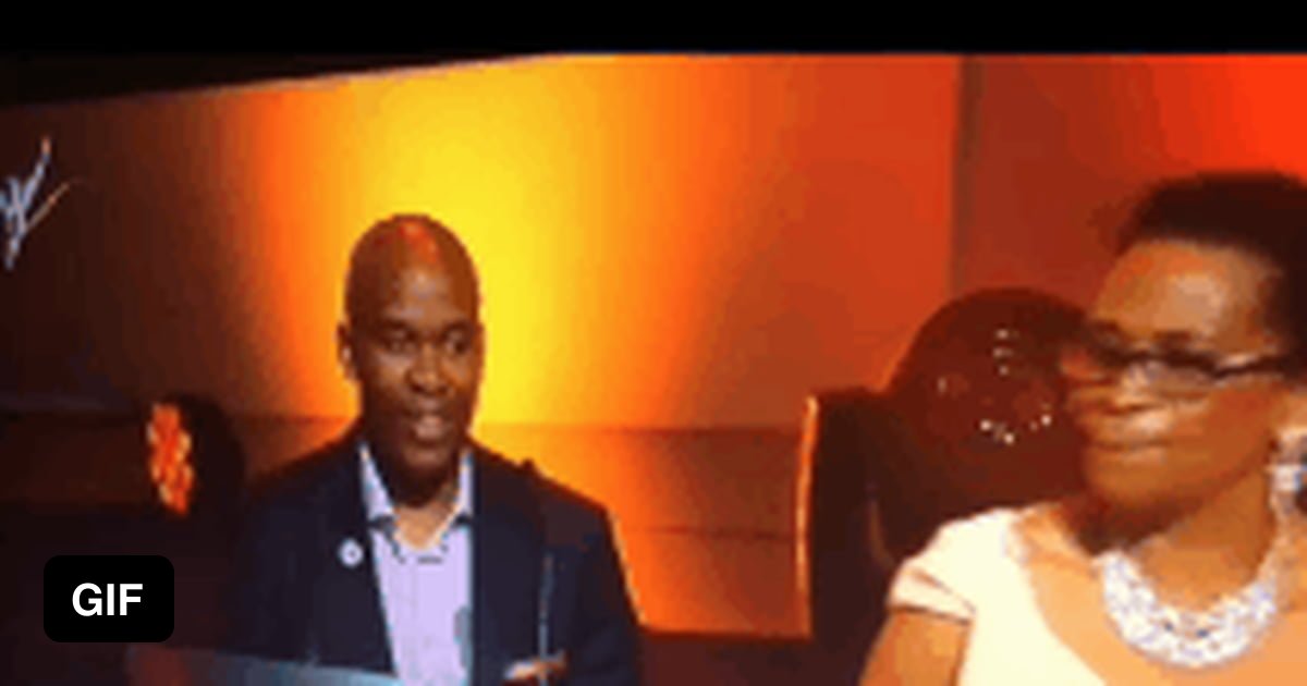 The most awkward kiss of all time - 9GAG