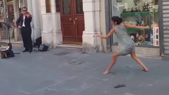 Dancing in the street - 9GAG