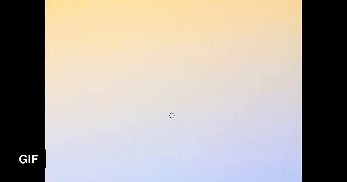 A time lapse reveals the fascinating details of how a snowflake forms ...