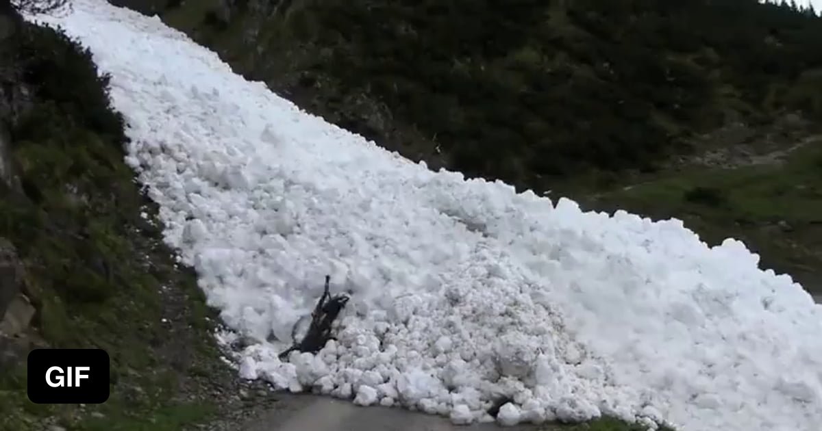 Avalanche River - 9GAG