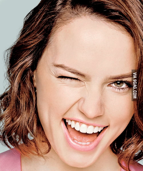 An incredible smile: Daisy Ridley (Star wars VII) - 9GAG