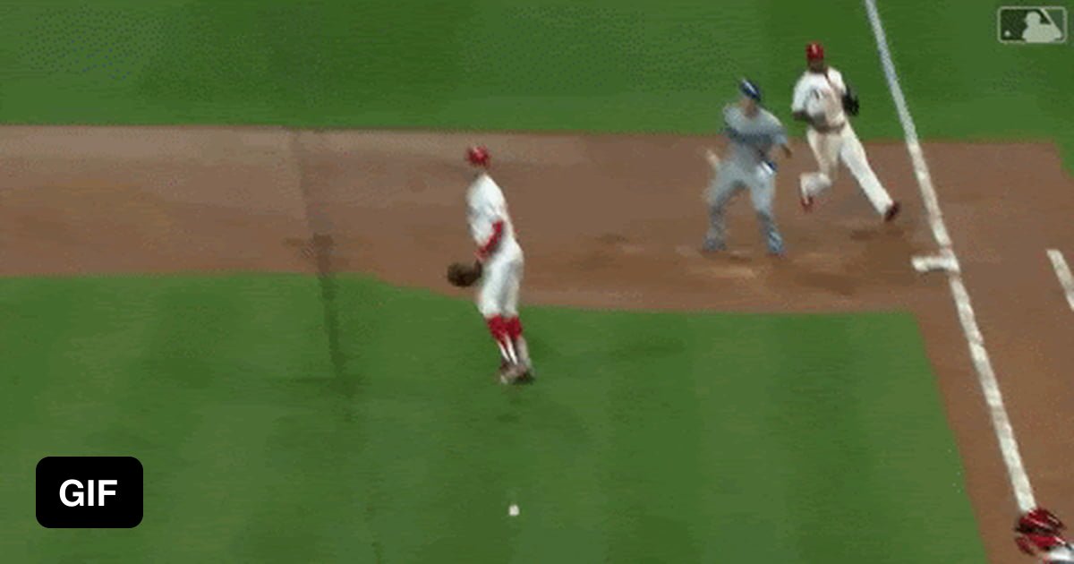 The smoothest slide in the history of baseball. - 9GAG