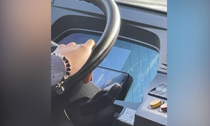 This school bus driver watching Netflix while driving - 9GAG