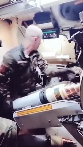 Ukrainian soldiers now use the unguided 155mm shell "Vulcano BER ...