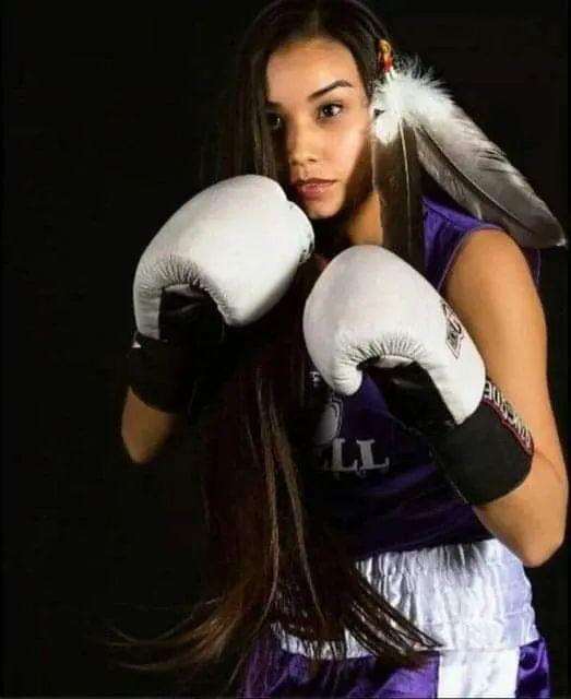 She is Half Navajo from the Navajo Nation of the Hon´agha´ahnii Clan ...