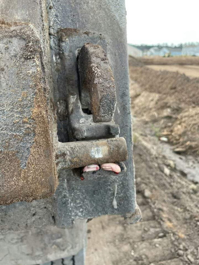 Something is wrong, but I can't quite put my finger on it - 9GAG