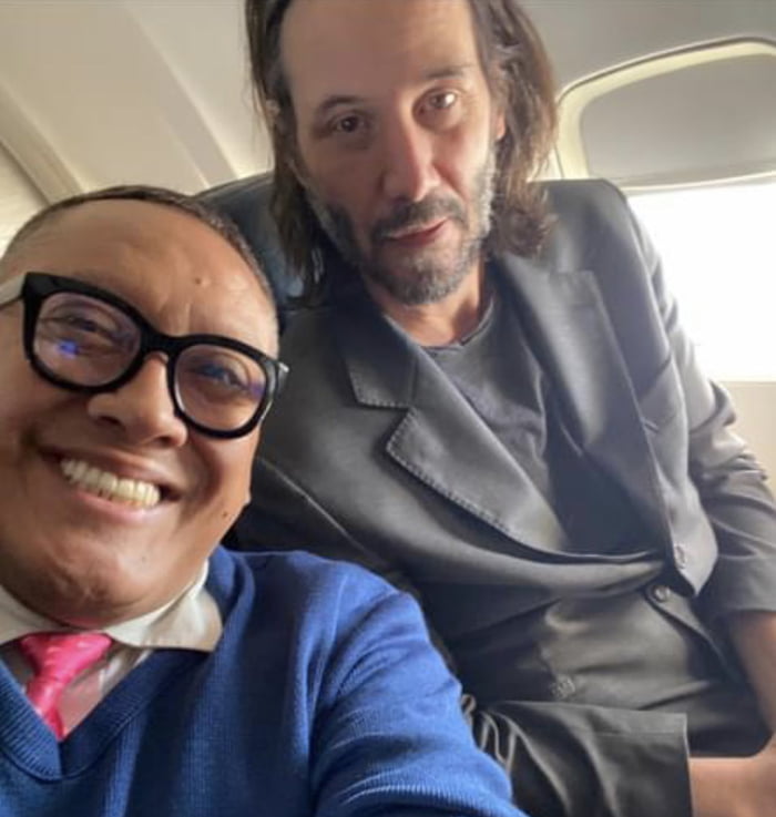 Sitting on economy class next to Keanu Reeves himself. - 9GAG