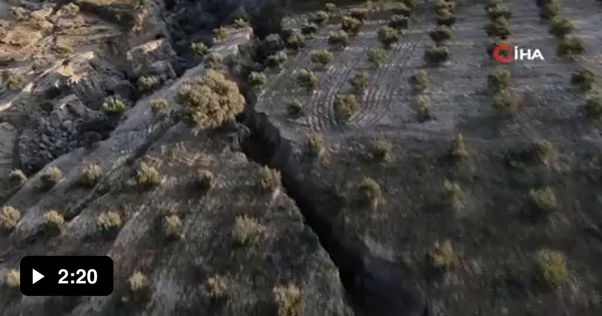 The earthquake created a gorge in Turkey. It is about 30 meters deep ...