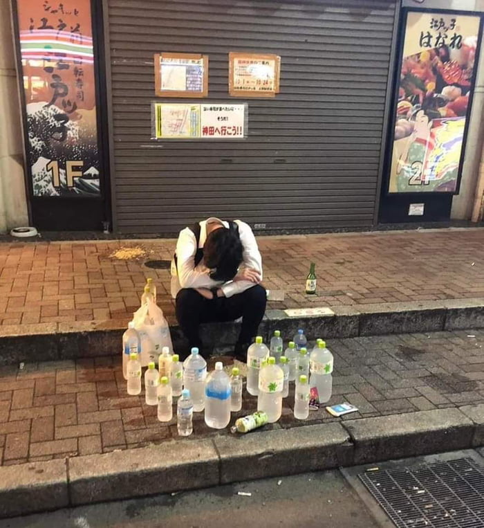 Japan is a safe place to get drunk 🇯🇵 - 9GAG