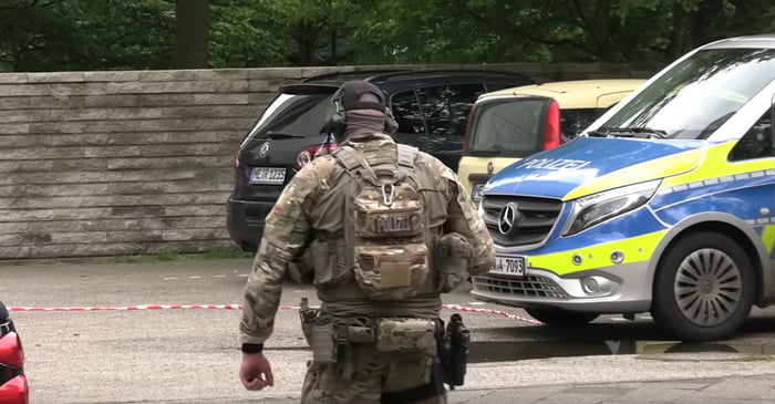 This operator of the SEK (german equivalent of SWAT) - 9GAG