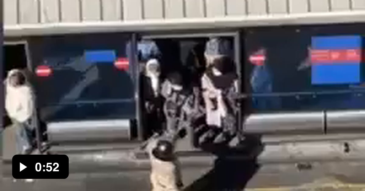 Brave Iranian women protesters bravely rescue a protester from ...