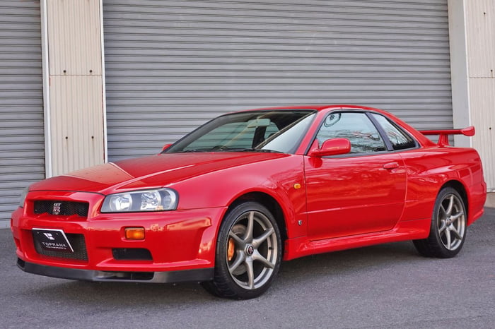 Active Red Nissan Skyline GT-R V-SPEC II(R34) - 9GAG