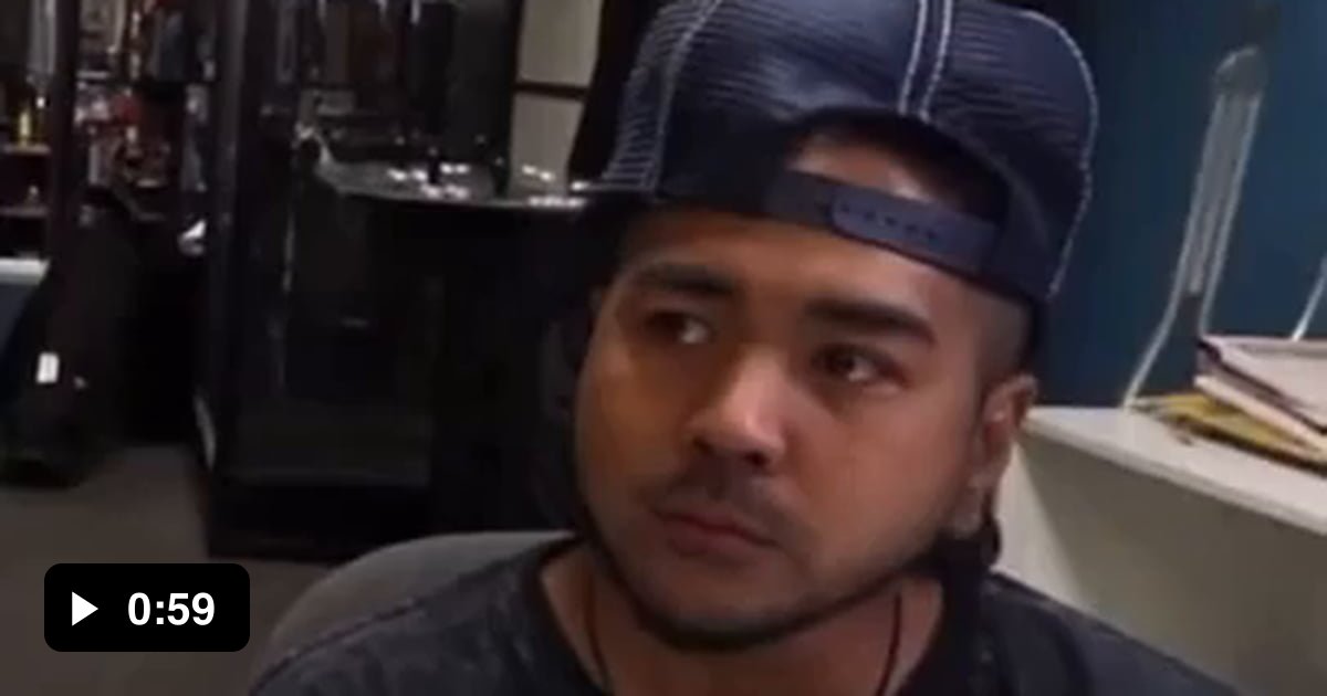 Eric Bauza Looney Tunes voice actor drawing Bugs Bunny while explaining ...