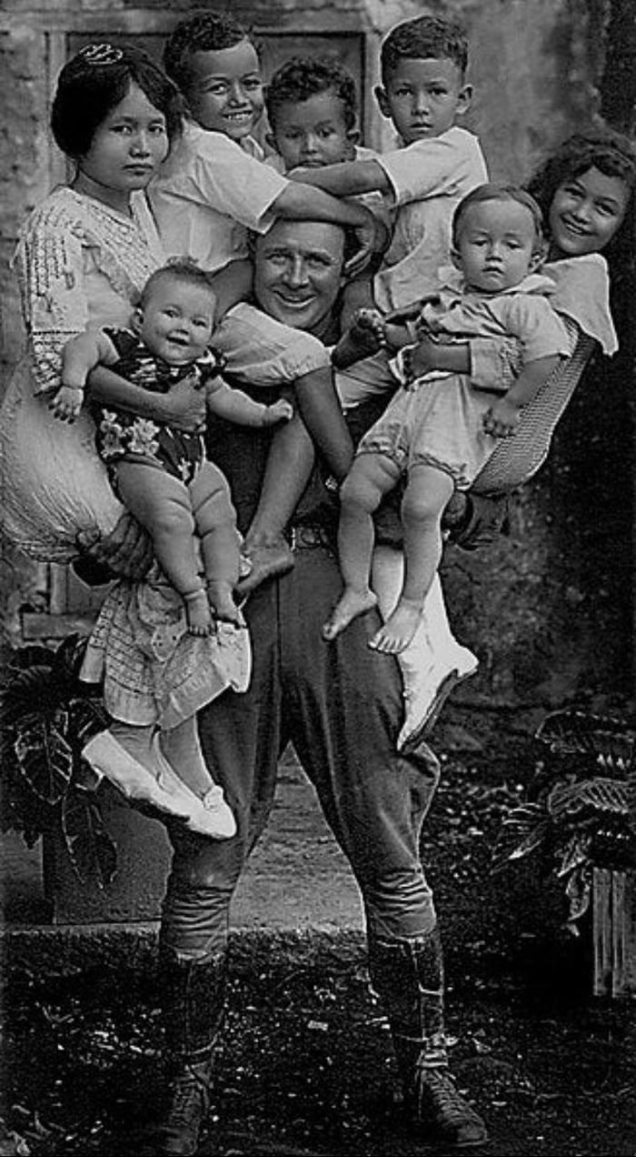 Filipino-American Family Portrait, 1912 - 9GAG