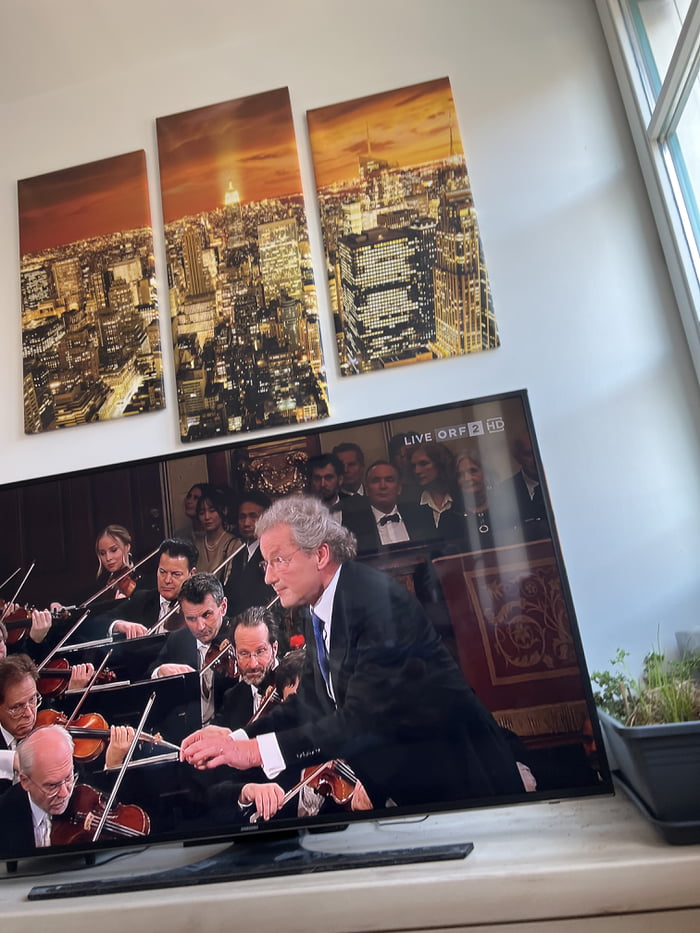 New year concert - 9GAG