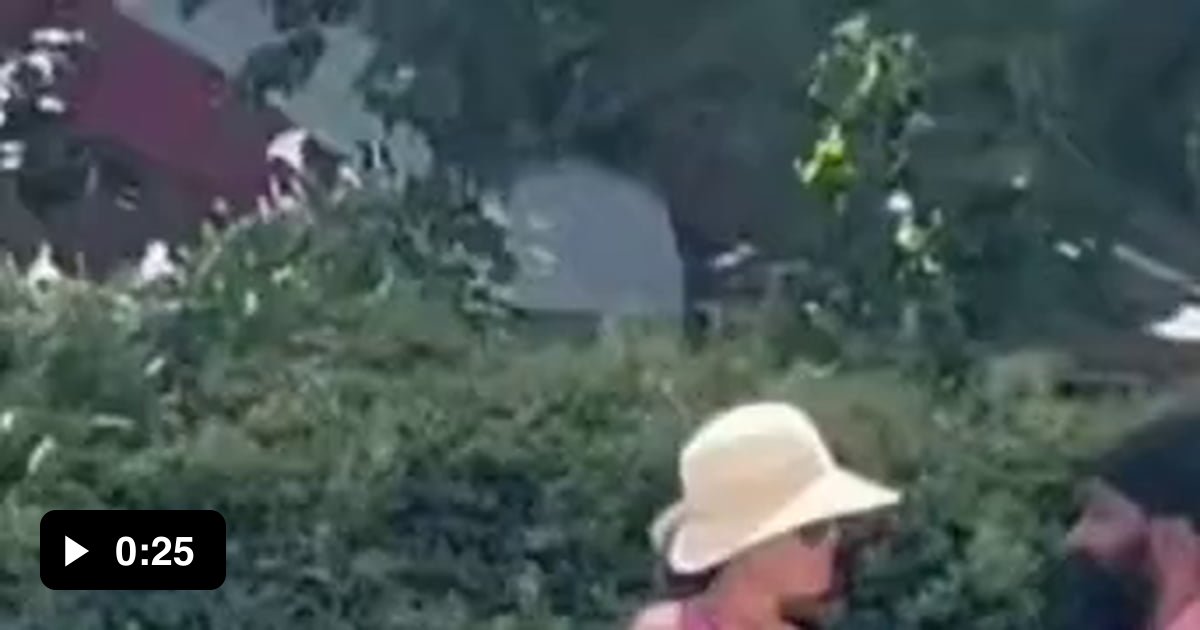 Saving someone from being scammed on the street of london - 9GAG