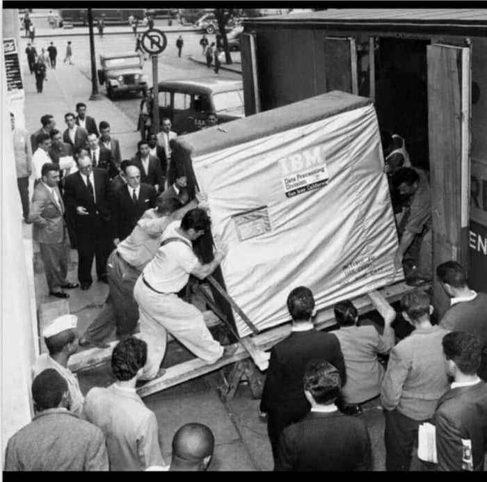 A 5 Megabyte Hard Drive Being Shipped Out IBM 1956 9GAG
