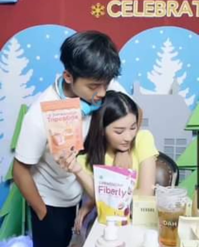 Produk dari sebuah tangan - 9GAG