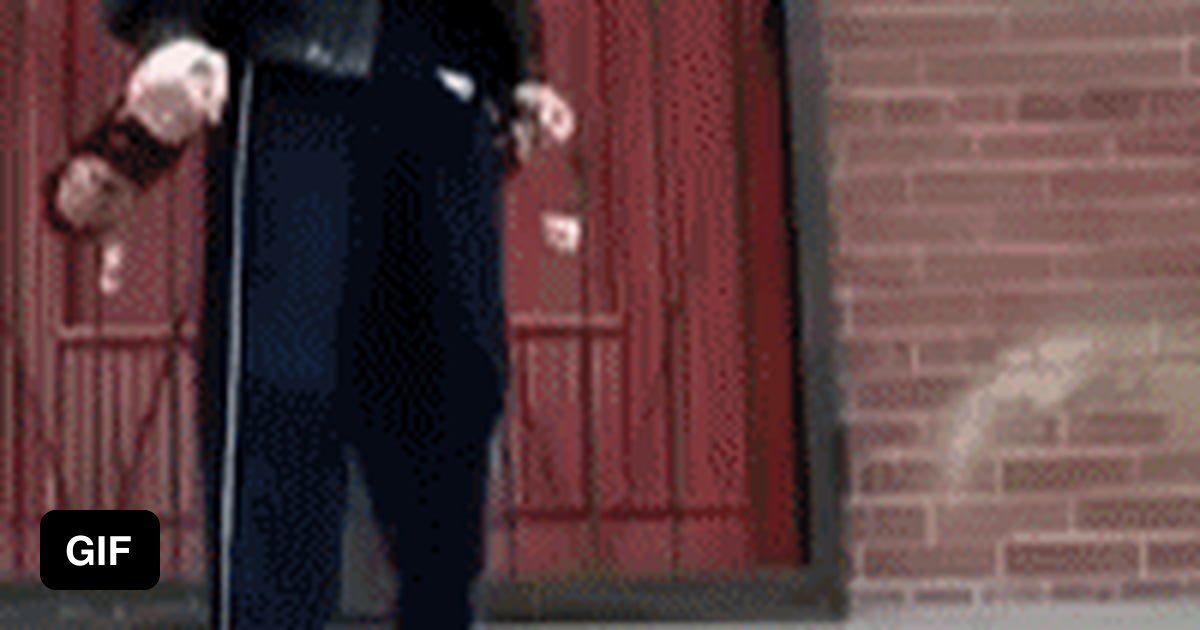 As I enter the club with my friends completely smashed, and I see the dancefloor. - 9GAG