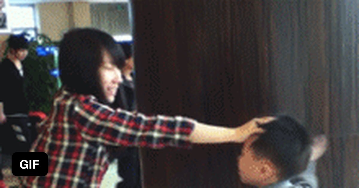 How tall people fight short people - 9GAG