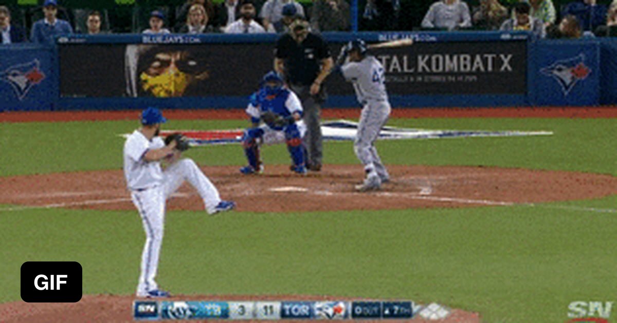 Absolutely insane catch by Blue Jays' Kevin Pillar in tonight's game - Major League Baseball - 9GAG