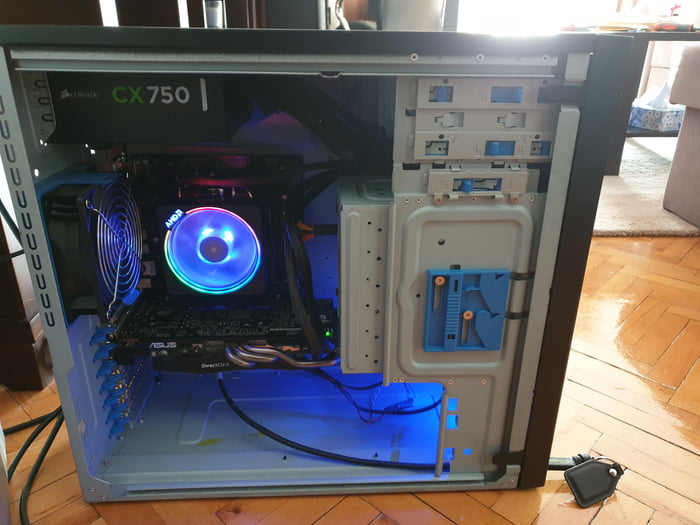 Cheap pc build: Old intel server case Old intel HDD's Amd 2600 Gigabyte ...