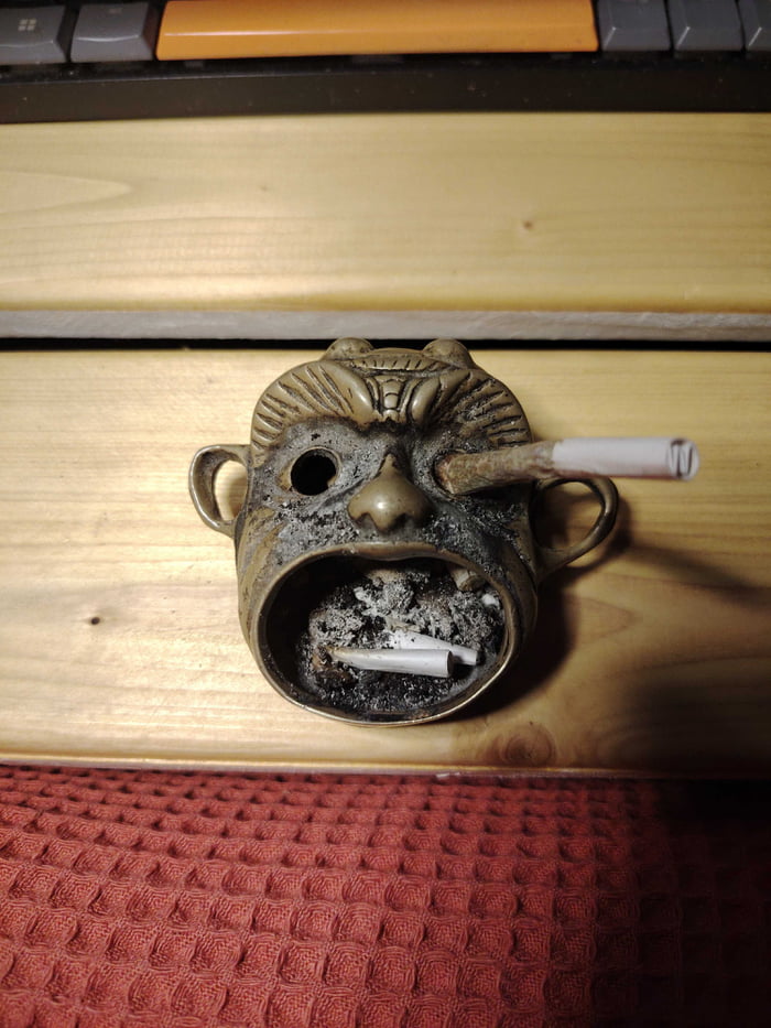 My weird ashtray. - 9GAG