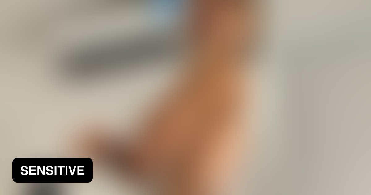 Such a beautiful ass...smile. Anyway, who's she? - 9GAG