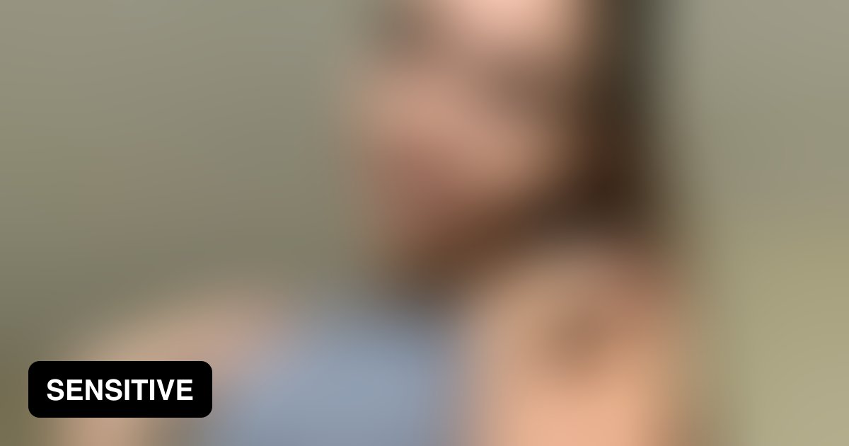 Underboob action - 9GAG