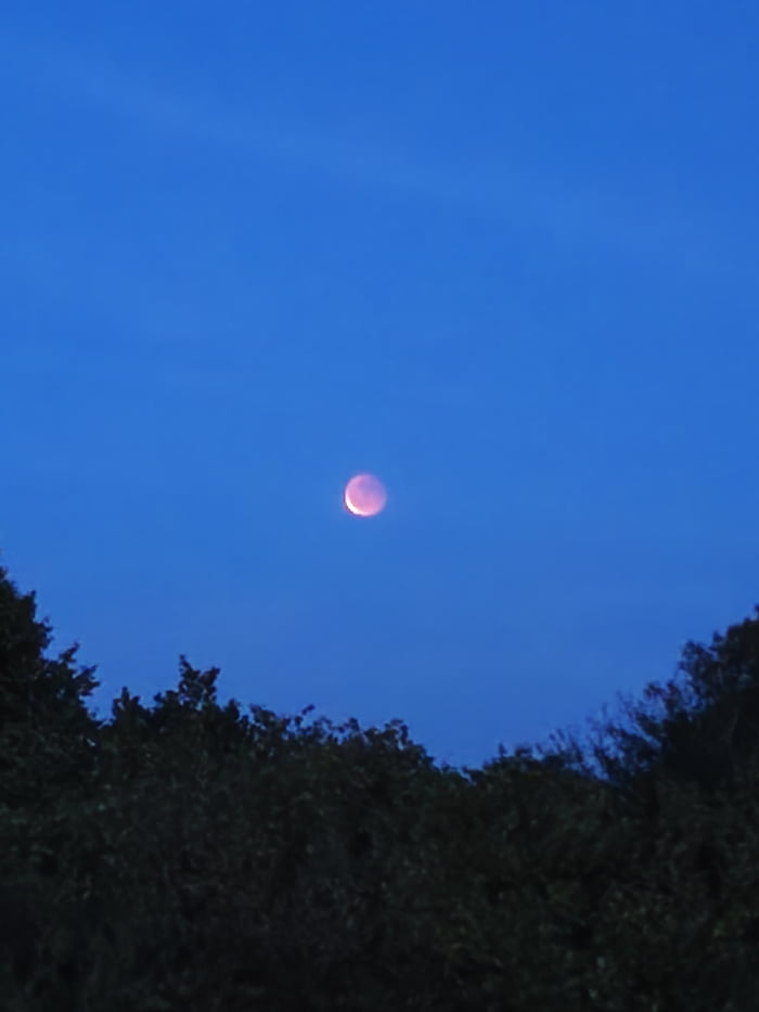 Lunar eclipse from the Netherlands - 9GAG