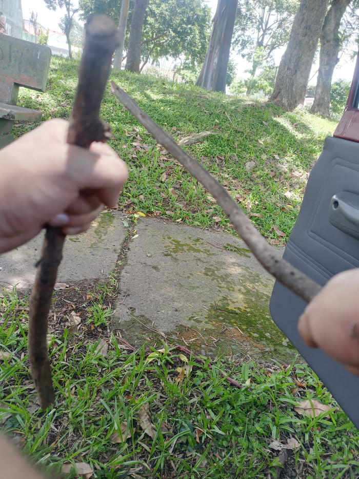 Reliving OG WoW Warrior moments. Sometimes you find 2 good sticks - 9GAG