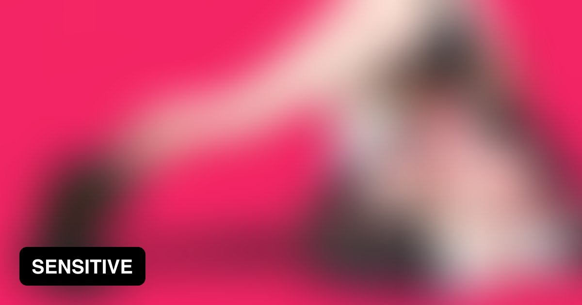 Nicole & the Jack-O pose - 9GAG