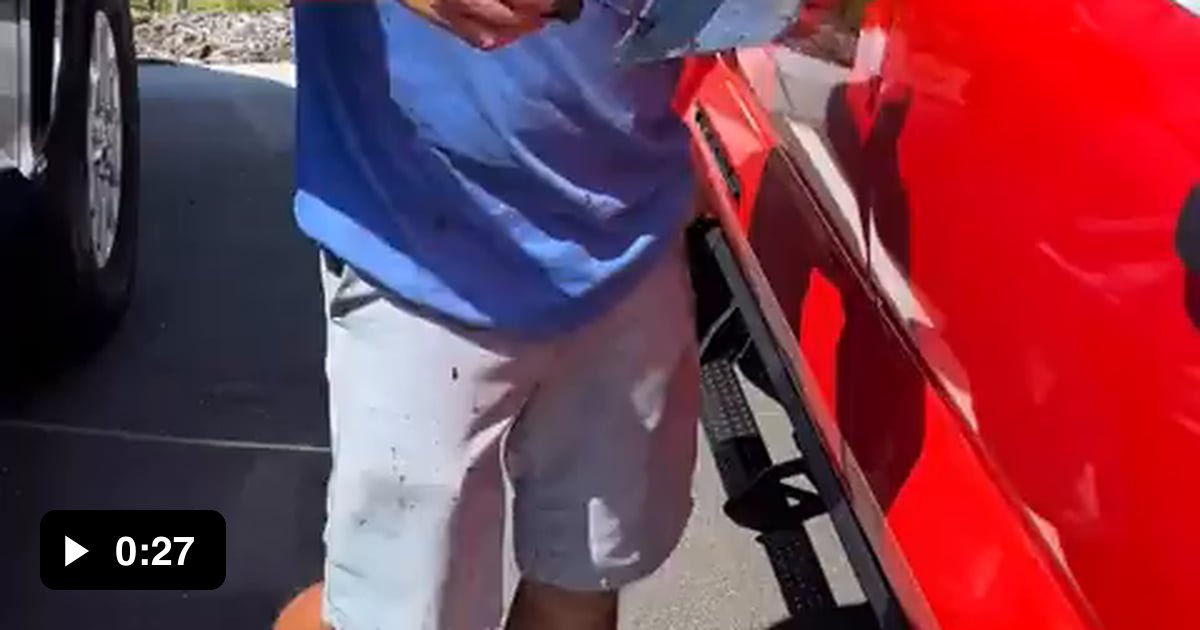 Man draws two perfect lines on a car - 9GAG