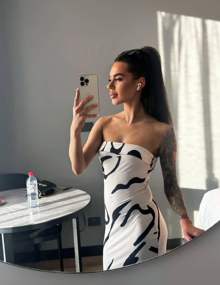This Tight Dress Has Me Feeling Extra Confident 9gag