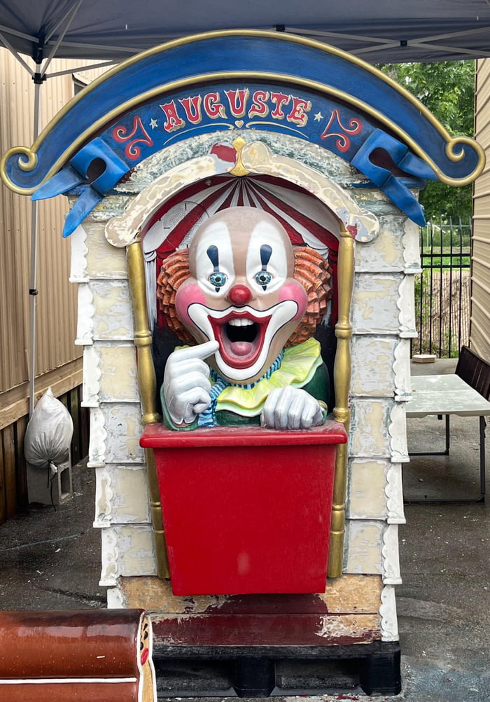 Spotted this creepy clown train car today in the rain - 9GAG