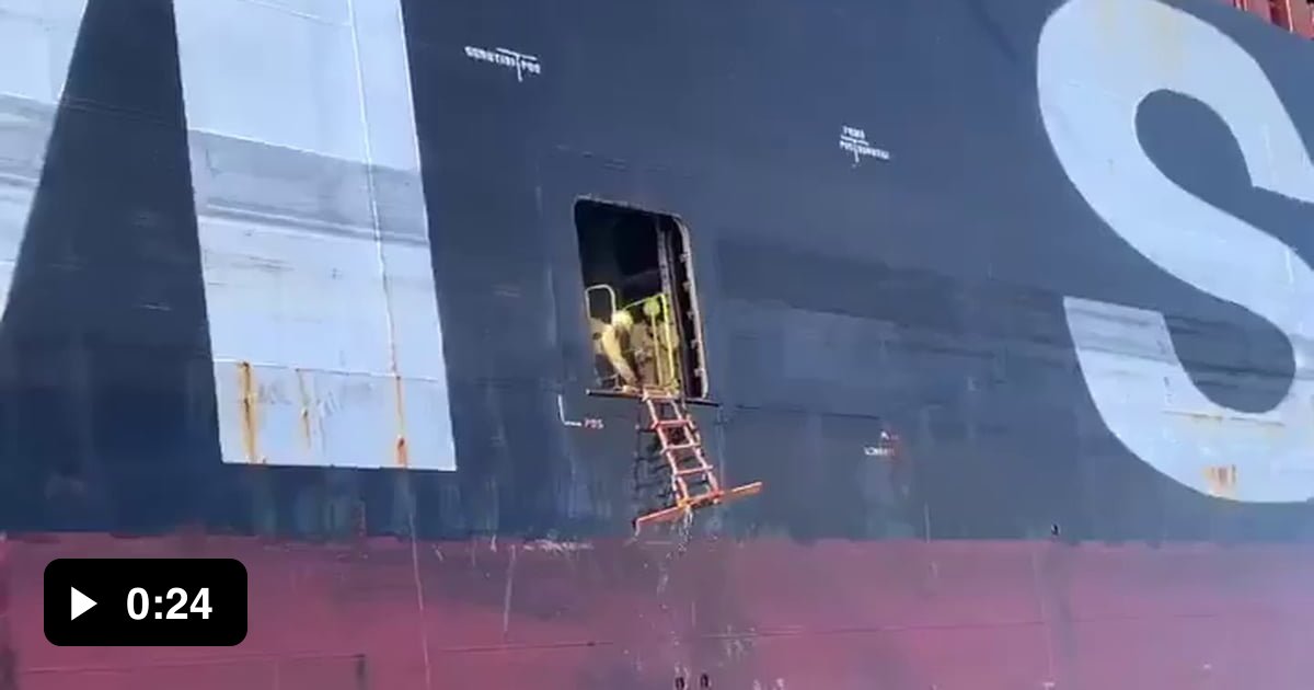 Container ship on the waves - 9GAG