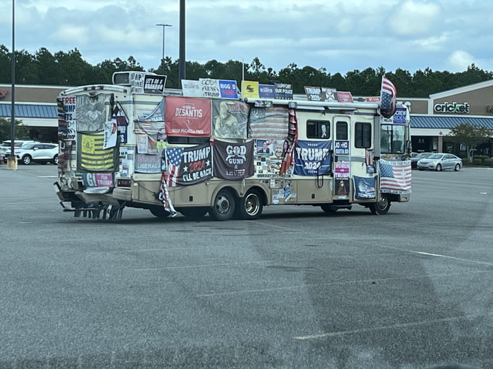 Clarence Thomas’s RV - 9GAG