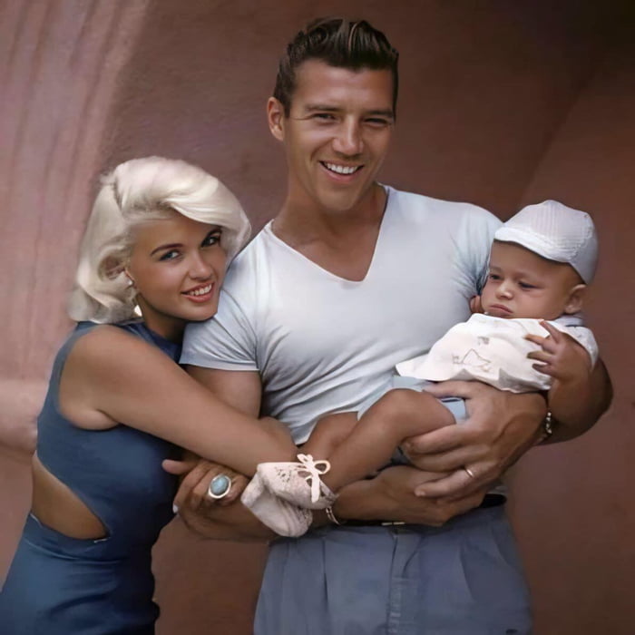 Jayne Mansfield with her husband Mickey Hargitay and their daughter ...