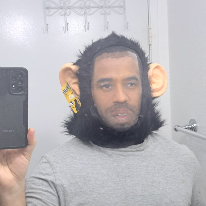 9gagers rate my costume, just need some baby oil. - 9GAG