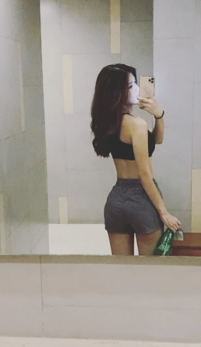 Mirror selfie - 9GAG