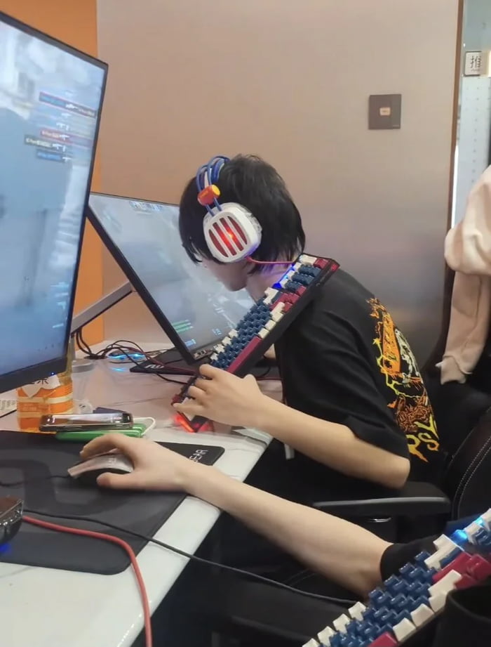 Is this the peak gaming posture? - 9GAG