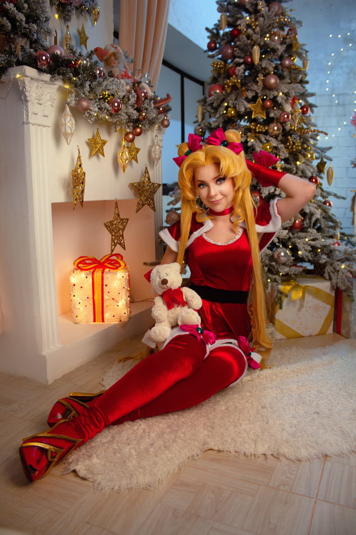 Festive Sailor Moon cosplay by Mayweda. Happy Holidays! :) - 9GAG