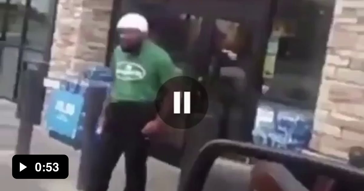 Guy attempts to roast man for wearing the same clothes everyday - 9GAG