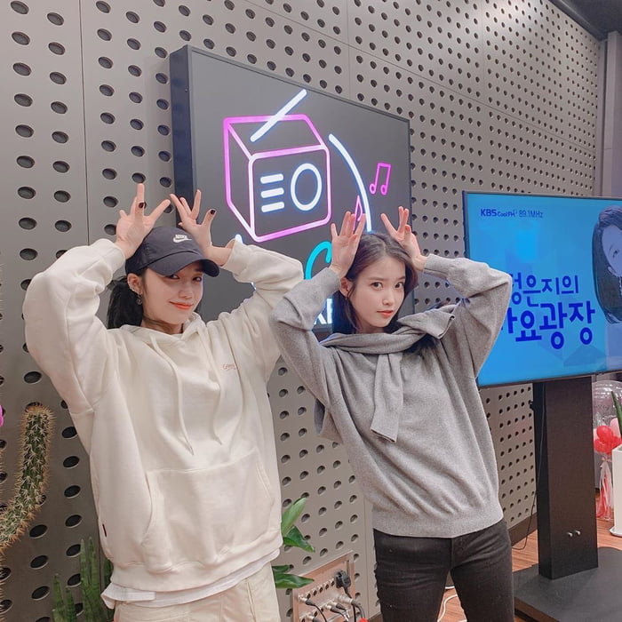 EunJieun! (Eunji & IU) - 9GAG