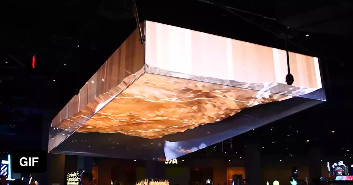 This 3 dimensional Display - 9GAG