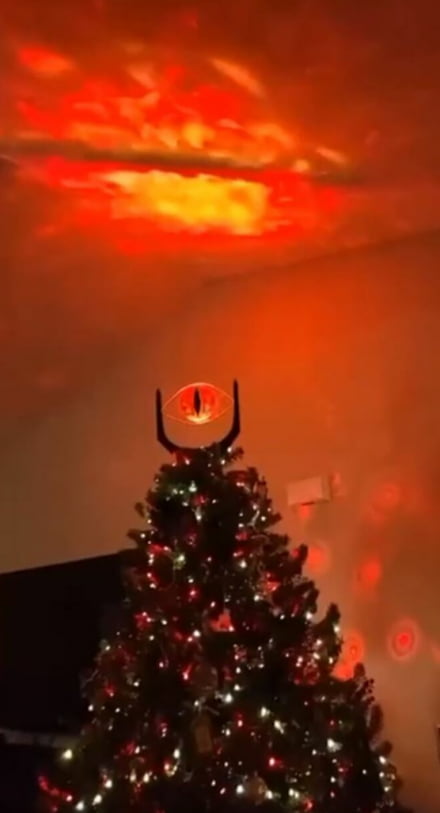 One Christmas to rule them all - 9GAG