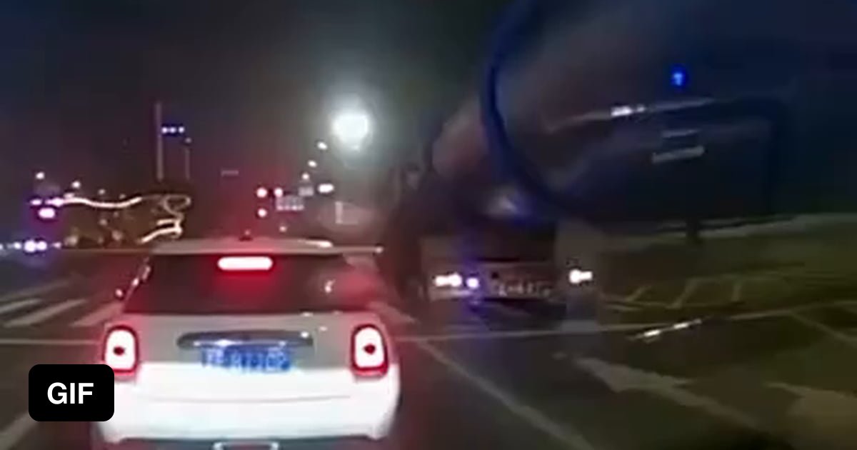 You can clearly see how terrified that car was - 9GAG